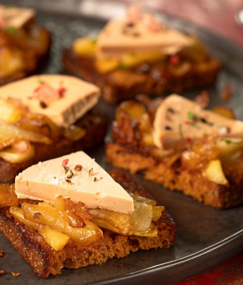 Toasts pain d'épices, foie gras et pommes Coeur de Reine